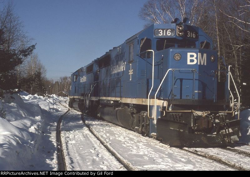B&M 316-303(GP40-2s)